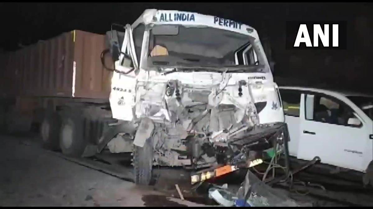 MP Road Accident: રીવામાં મોટો અકસ્માત, બસ અને ટ્રોલી અથડાતા 15ના મોત ... MP Road Accident: રીવામાં મોટો અકસ્માત, બસ અને ટ્રોલી અથડાતા 15ના મોત ...