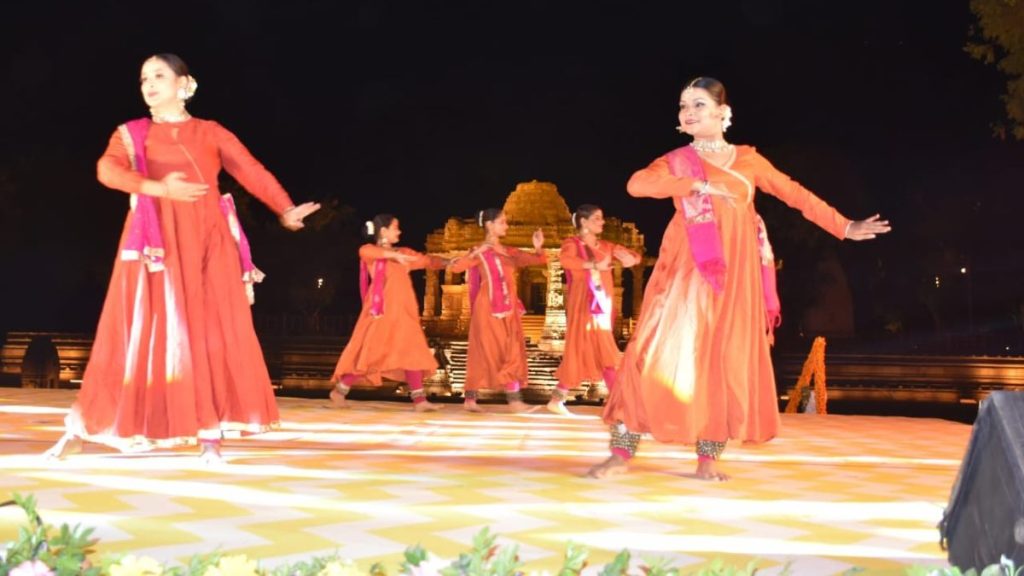 Modhera Uttarardh Mahotsav: મોઢેરા સૂર્ય મંદિરના પ્રાંગણમાં શિલ્પ ...
