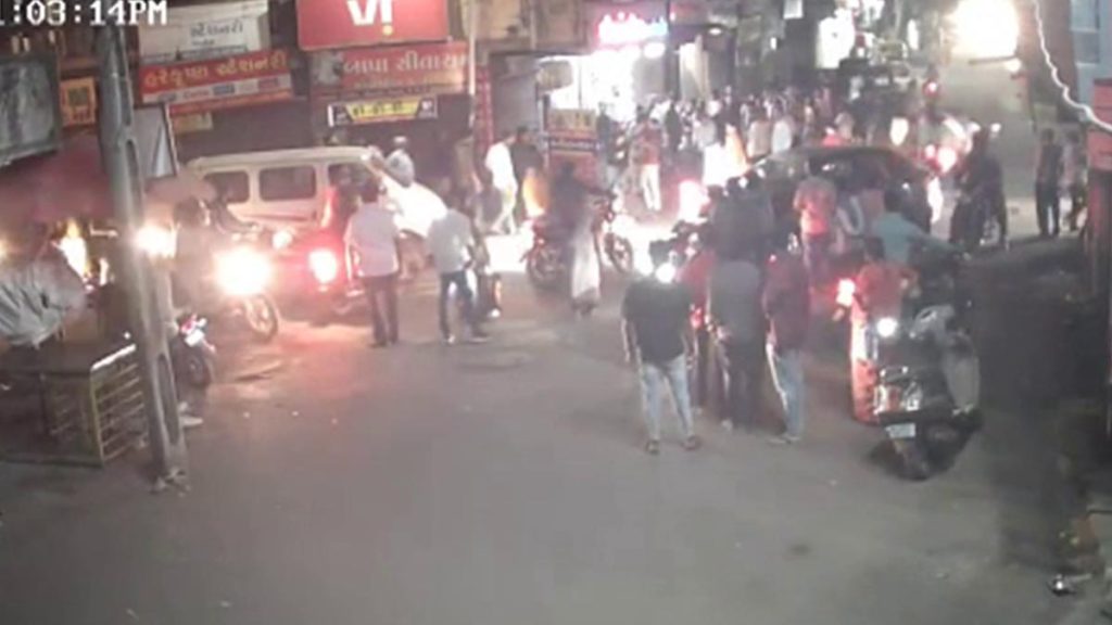 સુરતમાં માથાભારે યુવતીને જાહેરમાં રોફ જમાવવું ભારે પડ્યું, વીડિયો વાયરલ ...