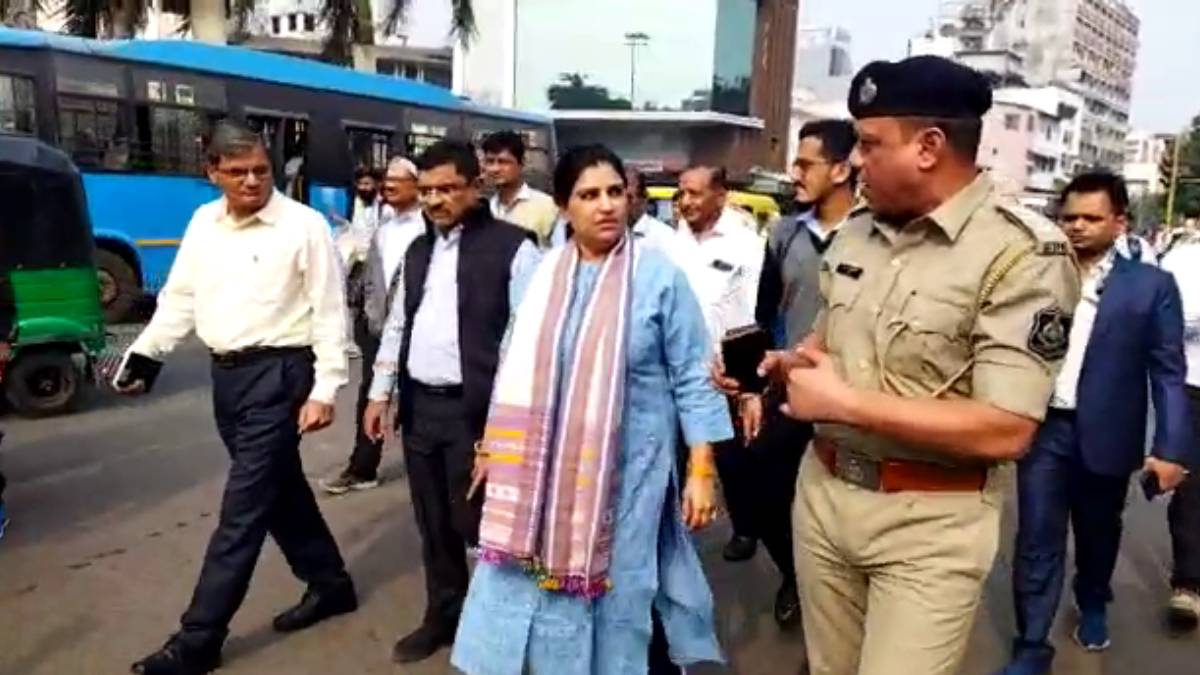 Surat Traffic News: સુરત રેલ્વે સ્ટેશન પર ટ્રાફિકની સમસ્યા નાથવા ખુદ ...