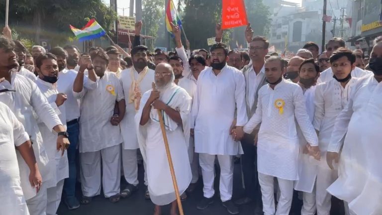 Big rally of Jain Samaj in Vadodara too: Dharma Acharyas, Sadhu ...