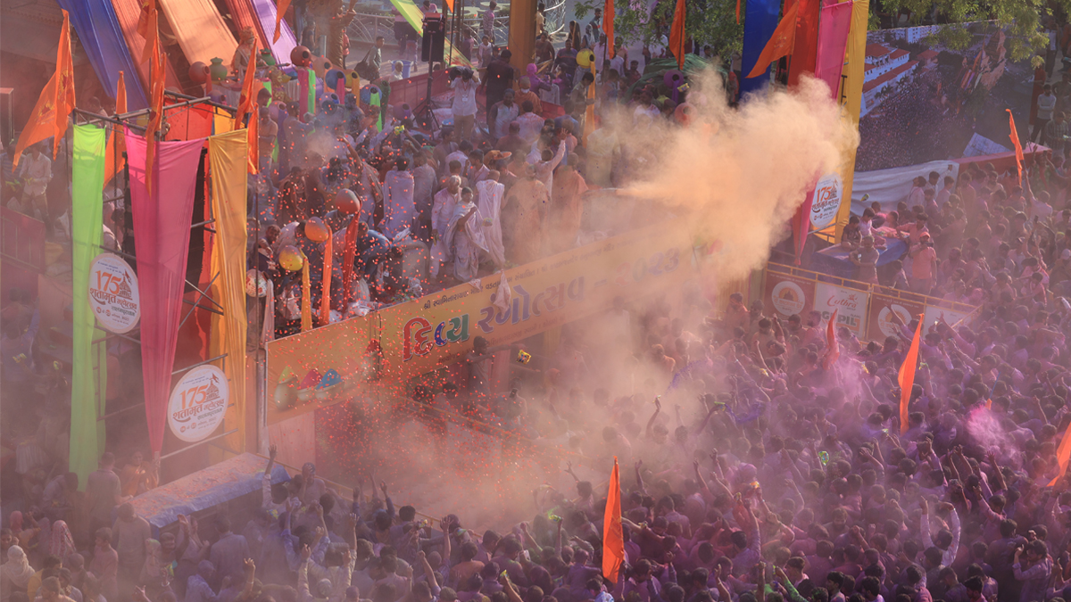 Salangpur Holi Celebration: સાળંગપુરમાં સંતો અને ભક્તો દાદાના રંગે ...