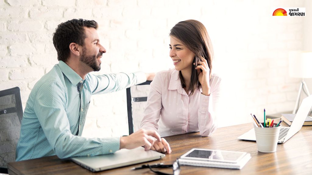 ઓફિસમાં સહકર્મીનું આવી ગયું છે તમારા પર દિલ! આ સંકેતોથી જાણી લો, Office ...