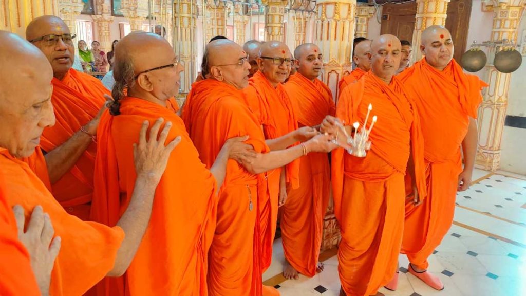 મણિનગર સ્વામિનારાયણ મંદિરમાં અબજીબાપાની વાતોની 117મી જયંતીની ઉજવણી ...