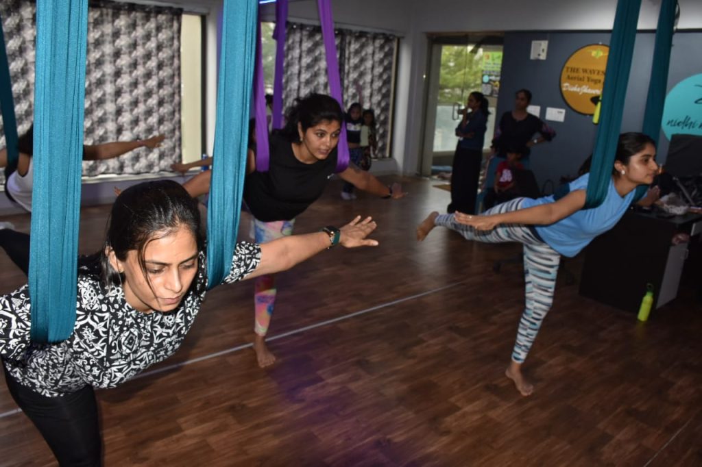 International Yoga Day 2023: ફિટનેસ પ્રેમી સુરતીઓએ મેટ યોગાની સાથે ...