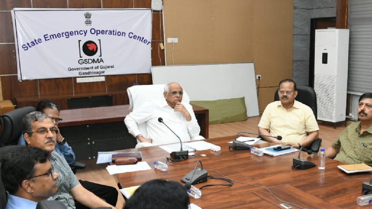Cyclone Biporjoy: મુખ્યમંત્રી ભૂપેન્દ્ર પટેલે સ્ટેટ ઇમરજન્સી ઓપરેશન સેન્ટર પહોંચીને બિપોરજોય ...