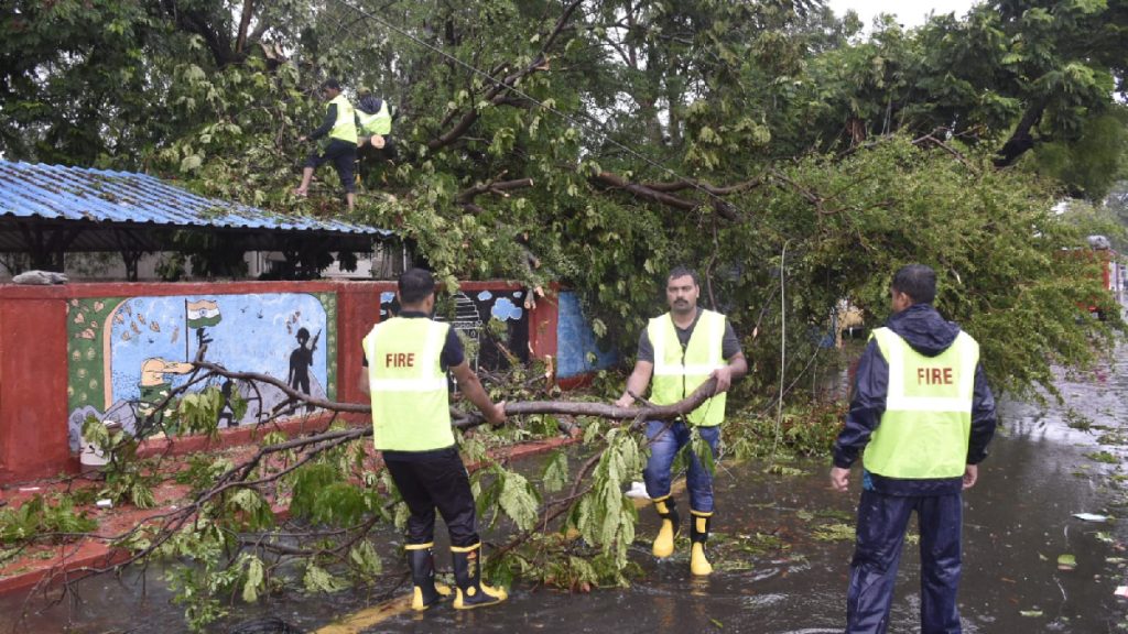 Cyclone Biporjoy Photos: સૌરાષ્ટ્ર-કચ્છને બિપોરજોય વાવાઝોડાએ ધમરોડીયા ...