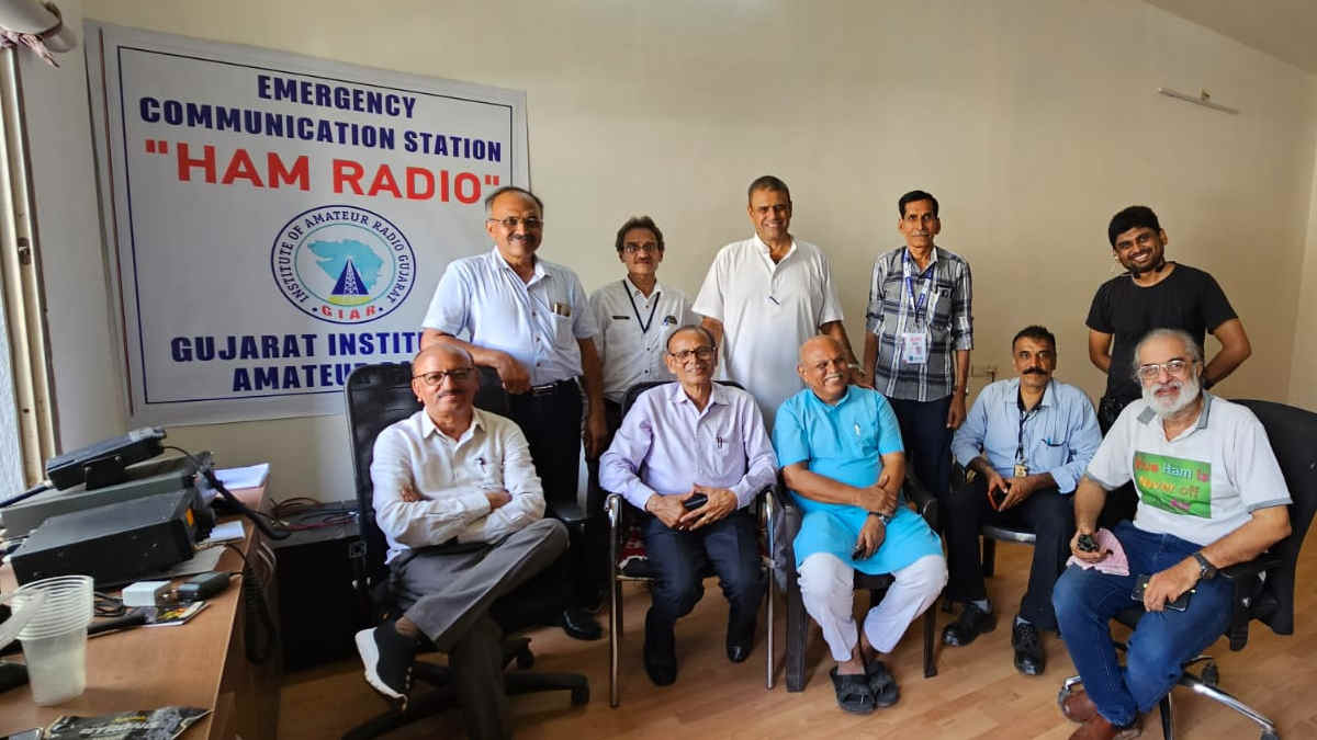 Cycolne Biparjoy Ham Radio: સ્ટેટ ઇમરજન્સી કંટ્રોલરૂમ ખાતે હેમ રેડિયો ... Cycolne Biparjoy Ham Radio: સ્ટેટ ઇમરજન્સી કંટ્રોલરૂમ ખાતે હેમ રેડિયો ...
