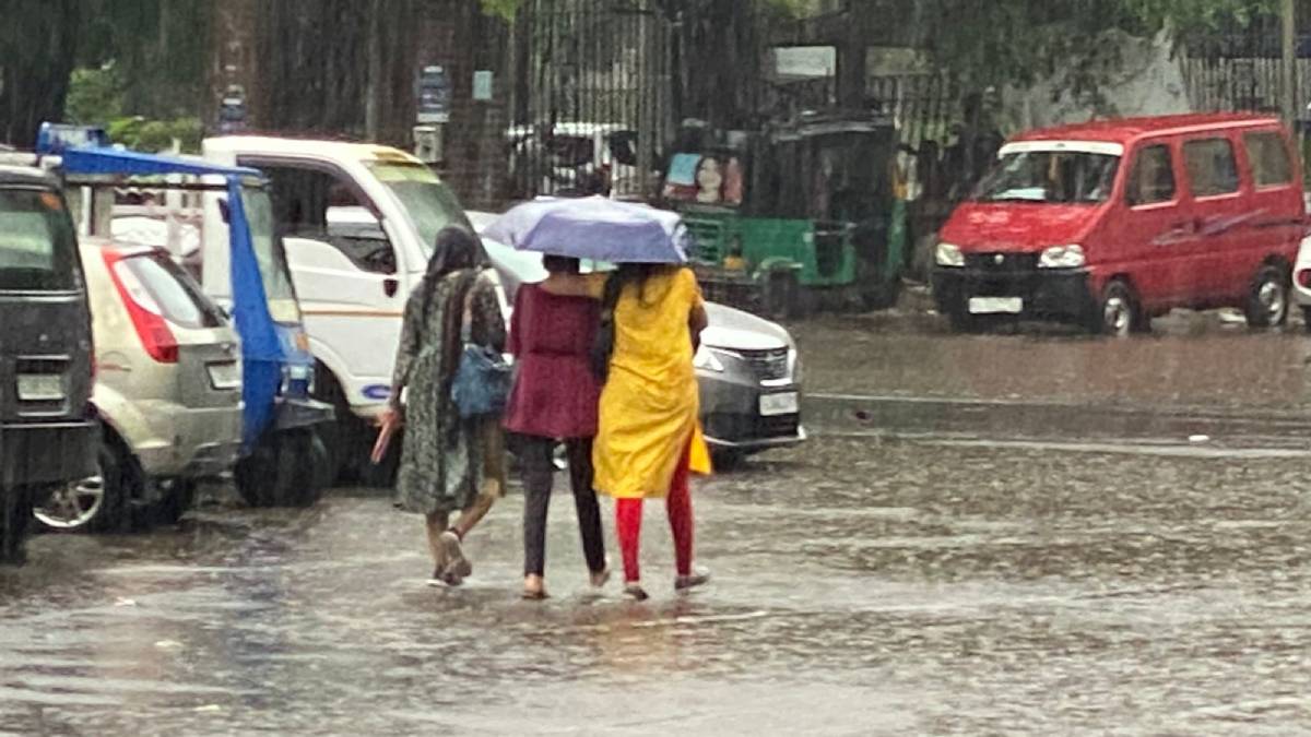 વડોદરામાં સમી સાંજે મેઘરાજા મનમૂકીને વરસ્યા, અનેક નીચાણવાળા વિસ્તારો ...