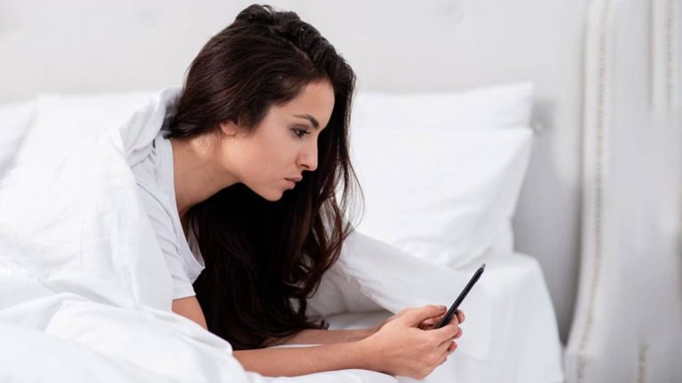 Side Effects Of Mobile: શું તમે પણ સવારે ઉઠીને સૌથી પહેલા ફોન ચેક કરો ...