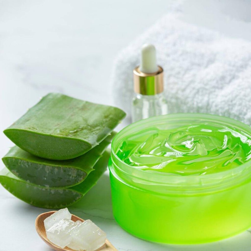 Monsoon Skincare: ચોમાસામાં ચહેરા પર લગાવો આ 3 વસ્તુઓ, ચહેરાની ...