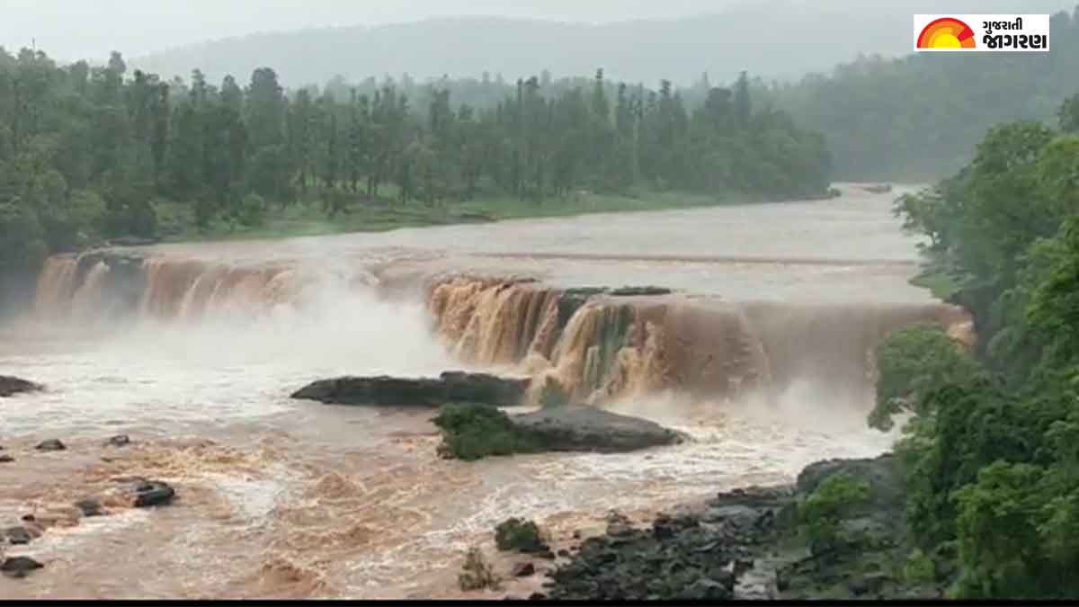 Surat News: ડાંગમાં ગીરાધોધ વહેતો થતા આહ્લાદક નજરો, સાપુતારામાં ...