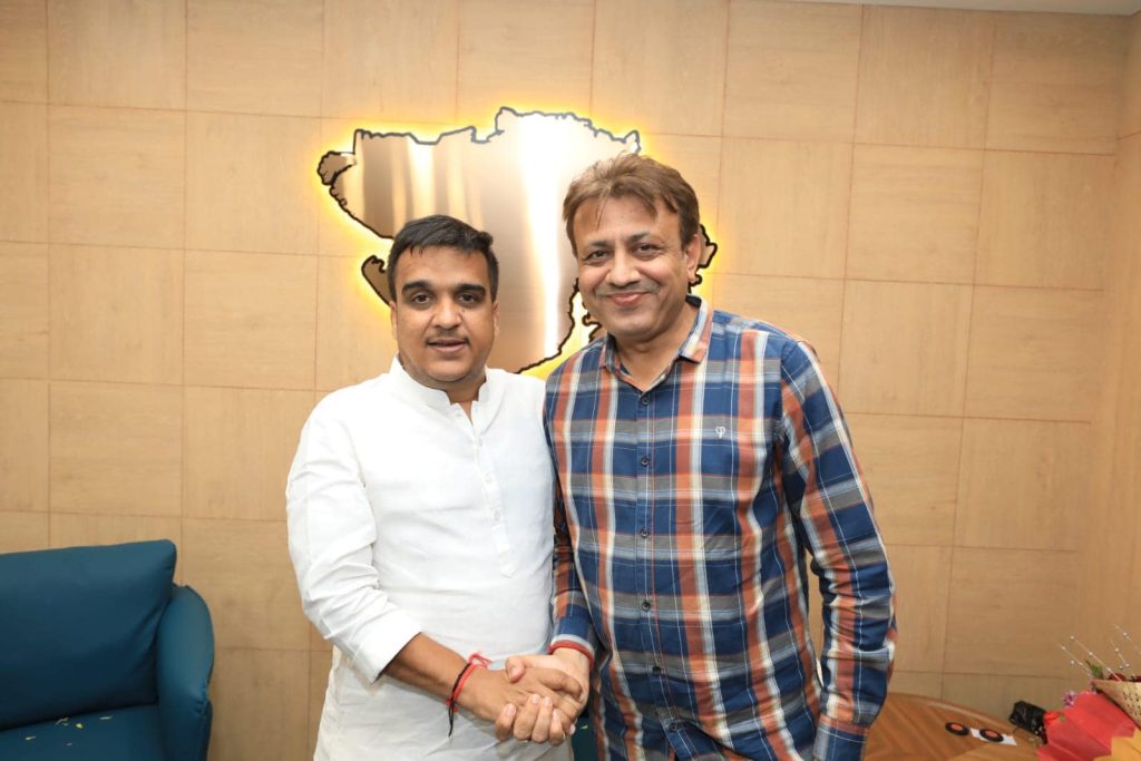 મળો સુરતના નવા મેયર દક્ષેશ માવાણીને, 25 વર્ષ બાદ મળ્યું સેવાનું ફળ | Meet Daxesh Mavani Who Is ...