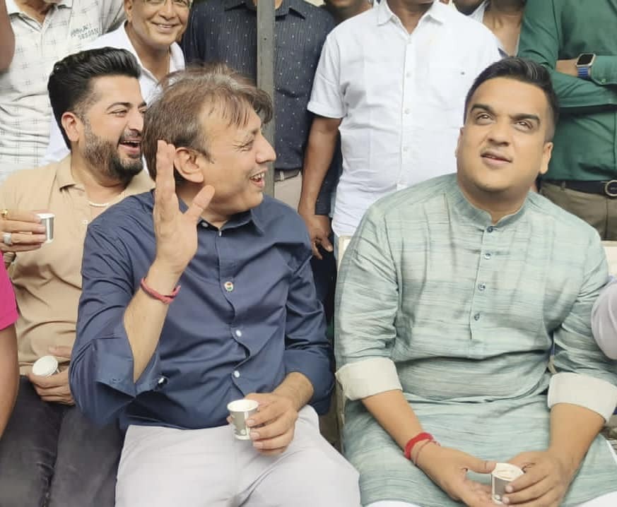 મળો સુરતના નવા મેયર દક્ષેશ માવાણીને, 25 વર્ષ બાદ મળ્યું સેવાનું ફળ | Meet Daxesh Mavani Who Is ...