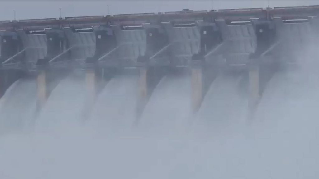 Surat Rain News: સુરતમાં વરસાદી માહોલ વચ્ચે ઉકાઈ ડેમની સપાટી 344 ફૂટે ...