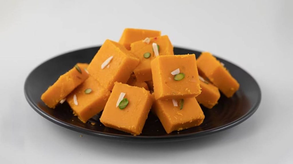 Besan Barfi Recipe: ન દૂધ ન માવો, ઓછી કિંમતમાં બનાવો ચણાના લોટની બરફી ...