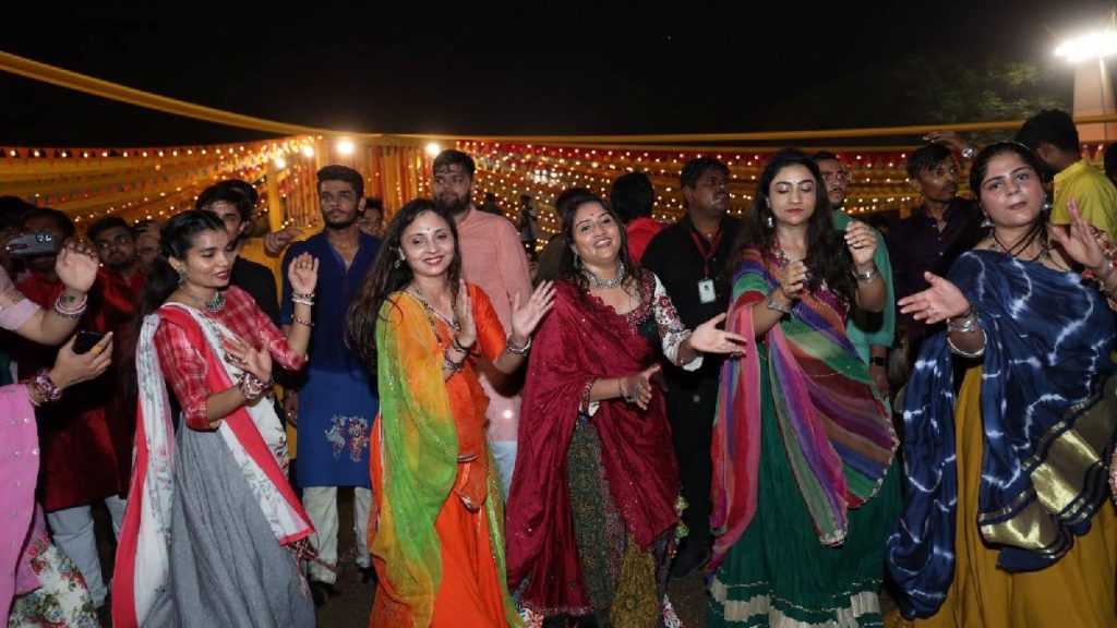 Garba Places in Ahmedabad: ગરબા રમવા માટે આ છે અમદાવાદની બેસ્ટ નવરાત્રી ...