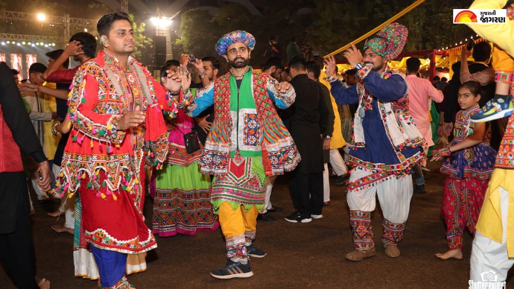 Heritage Garba Ahmedabad: કર્મ ગ્રુપ દ્વારા આયોજીત હેરિટેજ ગરબામાં ...