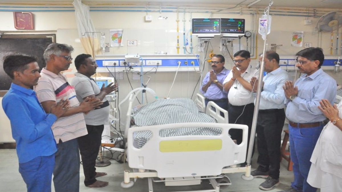 Surat : 45 વર્ષના બ્રેઈનડેડ યુવાનની 2 કિડની અને લિવરનું દાન થયું ...