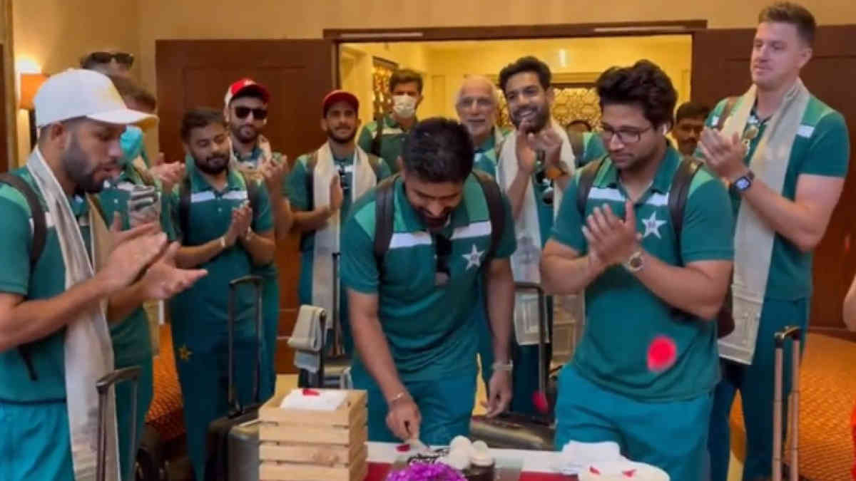 Babar Celebrate Birthday ભારત સામે હાર્યા બાદ બાબર આઝમે ટીમની સાથે