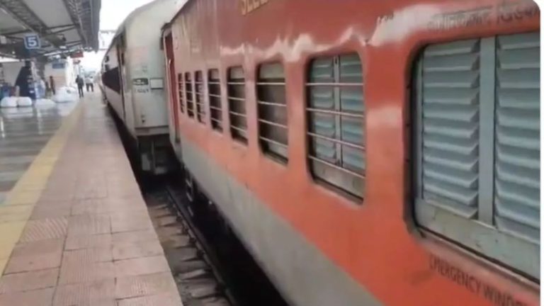 Charminar Express: હૈદરાબાદથી ચેન્નઈ જઈ રહેલી ચારમીનાર એક્સપ્રેસના ત્રણ ...
