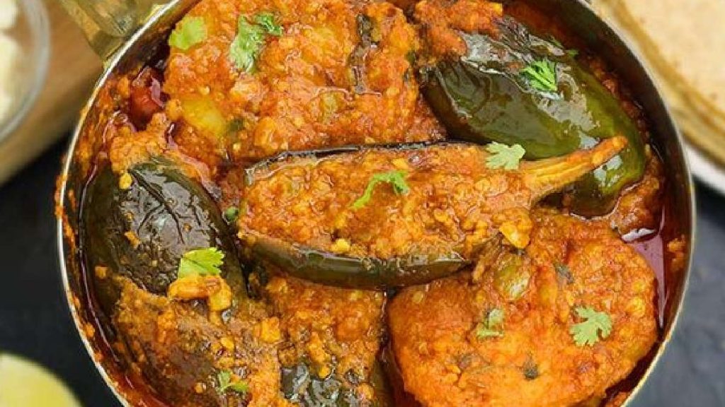 Ringan Bateta Nu Shaak Recipe: કાઠિયાવાડી ભરેલા રીંગણા-બટાકાનું શાક ...