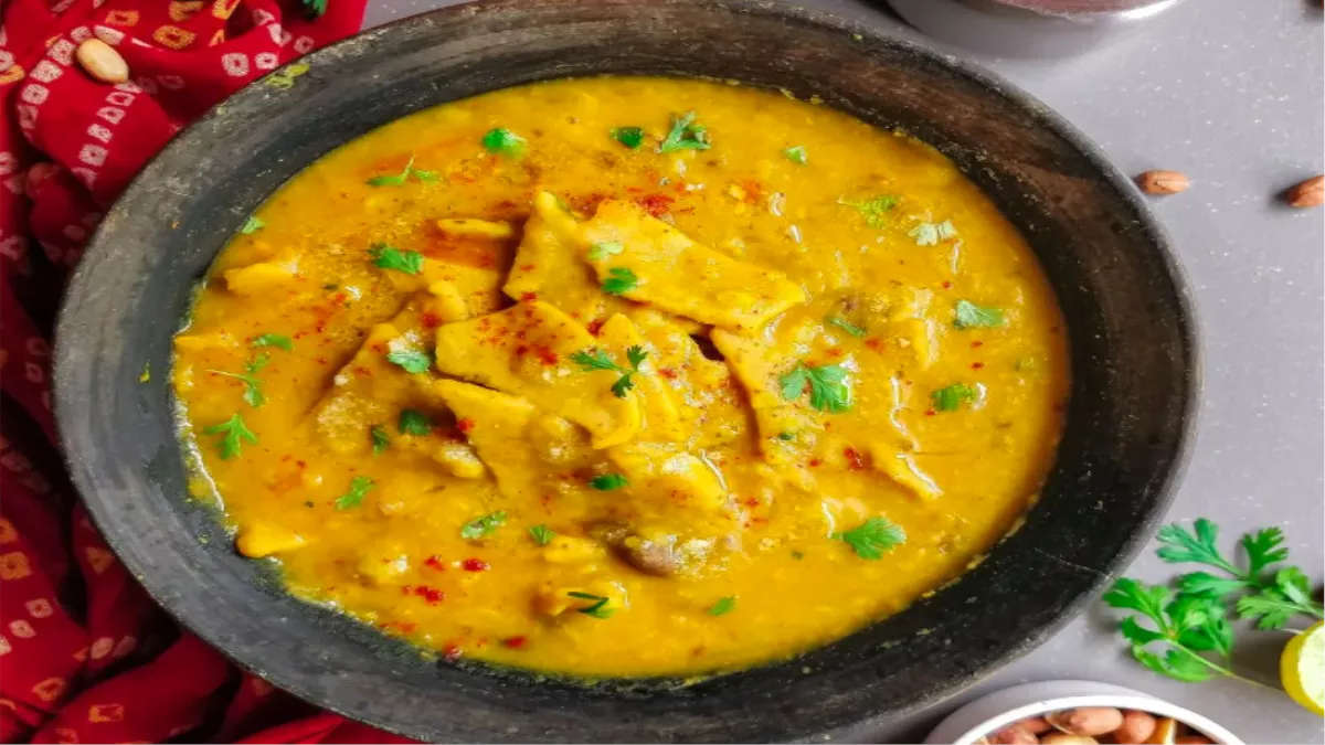Gujarati Dal Dhokli Recipe: ઘરે બનાવો તીખી તમતમતી દાળ ઢોકળી, સાંભળીને ...