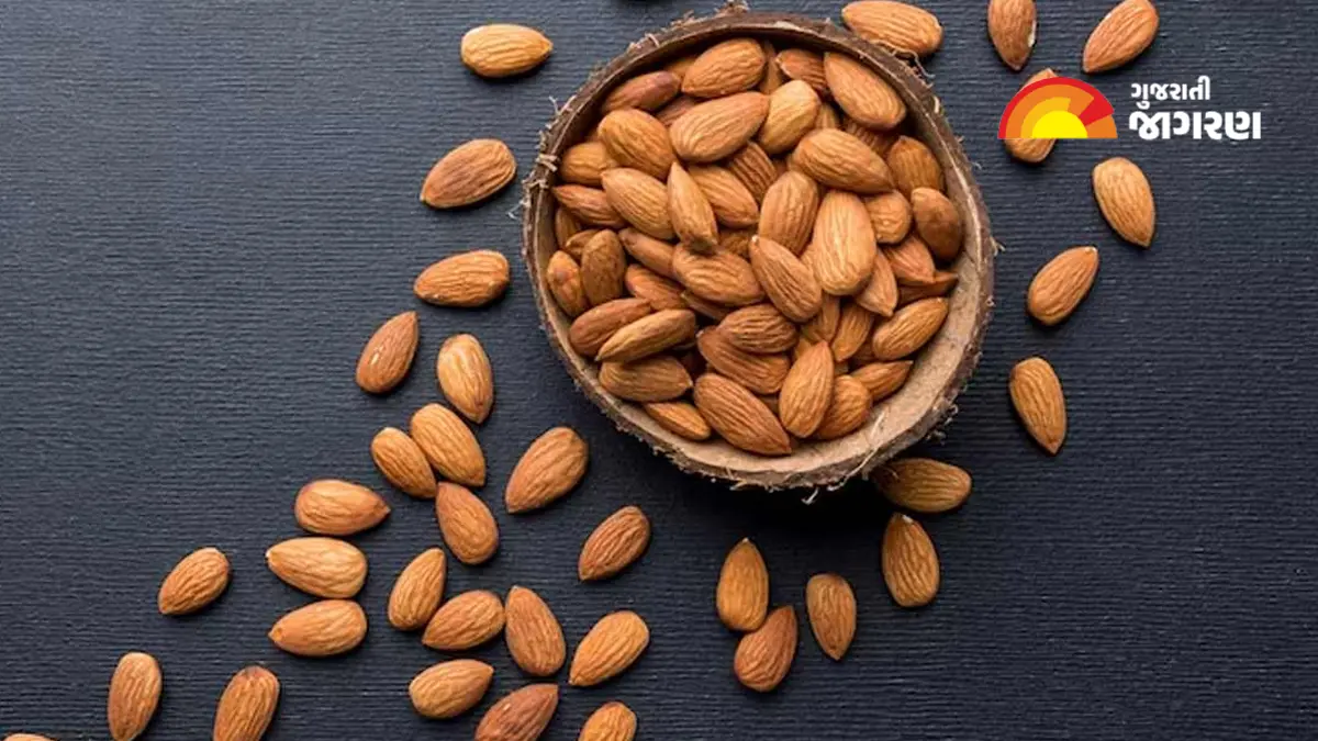 બદામને છાલ ઉતારી ખાવી જોઈએ કે છોલ્યા વગર? જાણો ડાયટ દરમિયાન તેને ખાવાની ...