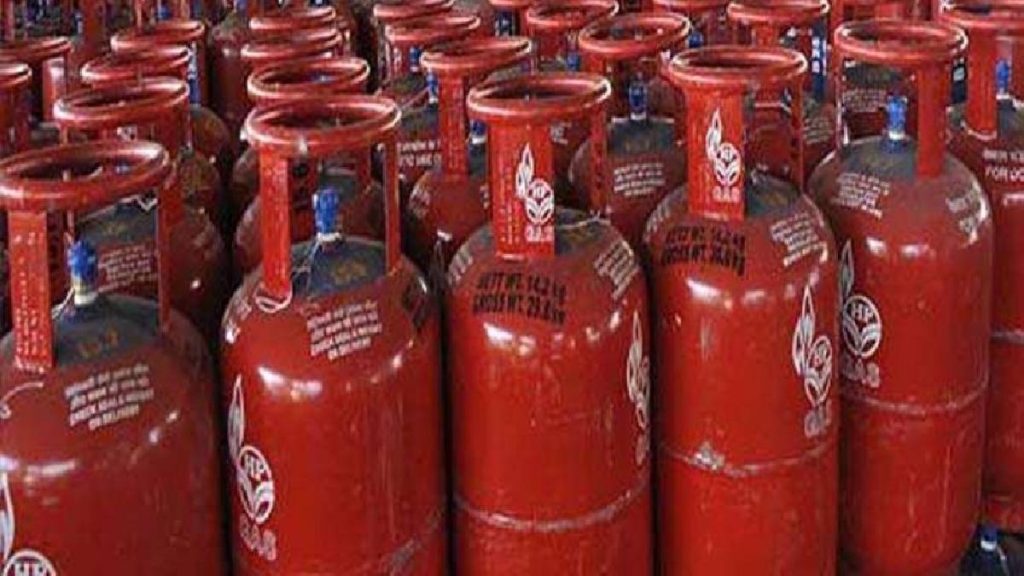 LPG Cylinder Price Today: બજેટ પહેલા વધ્યા એલપીજી સિલિન્ડરના ભાવ, જાણો ...