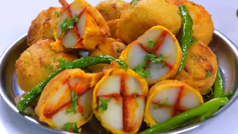 Lasaniya Bataka Bhajiya: લસણીયા બટાકાના ભજીયા બનાવવાની રેસિપી, ખાઈને ...