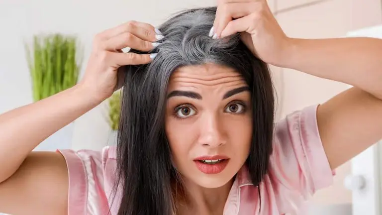 Grey Hair સફેદ વાળ સાથે જોડાયેલી આ વાતો પર વિશ્વાસ ન કરો એક્સપર્ટ