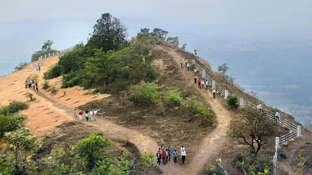 ગુજરાતના એકમાત્ર હિલ સ્ટેશન 'સાપુતારા'માં દૂર-દૂરથી આવે છે સહેલાણીઓ ...