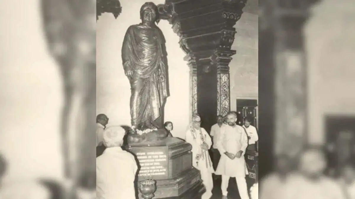 PM Modi Old Picture: વિવેકાનંદ રૉક મેમોરિયલમાં ધ્યાન ધરતા પહેલા PM ...