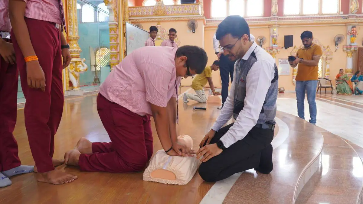 ગોકુલધામ ઇન્ટરનેશનલ કેમ્પસ ખાતે CPR અવેરનેસ સેશનનું આયોજન, મોટી ...