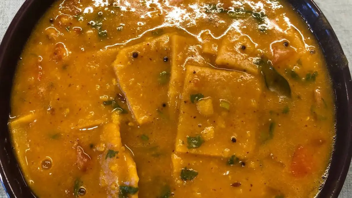 દાળ ઢોકળી રેસીપી | ગુજરાતી દાળ ઢોકળી બનાવાની રીત | Dal Dhokli Recipe in ...