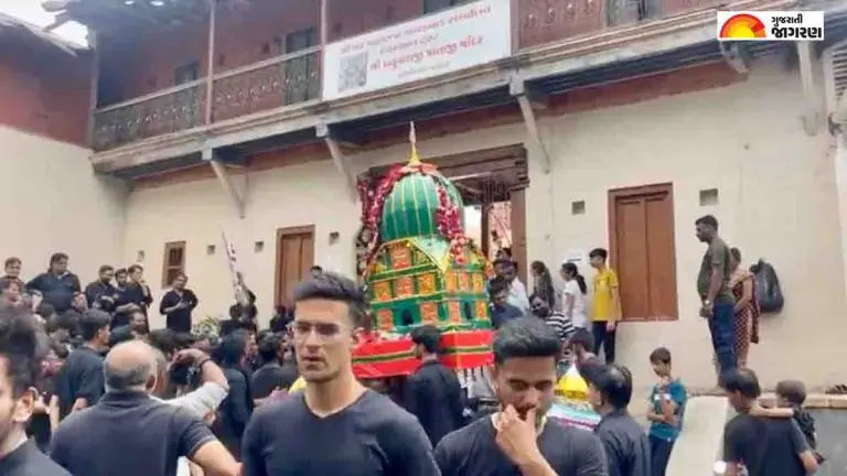 Vadodara News: વડોદરામાં મુસ્લિમ બિરાદરોએ પૌરાણિક બહુચરાજી મંદિરે ...