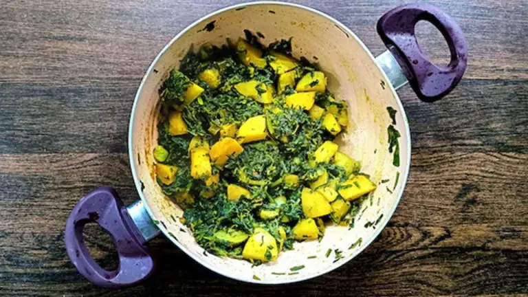 Aloo Mooli Leaves Recipe: મૂળાના પાનને ફેંકો નહિ, બટાટા સાથે બનાવો શાક ...