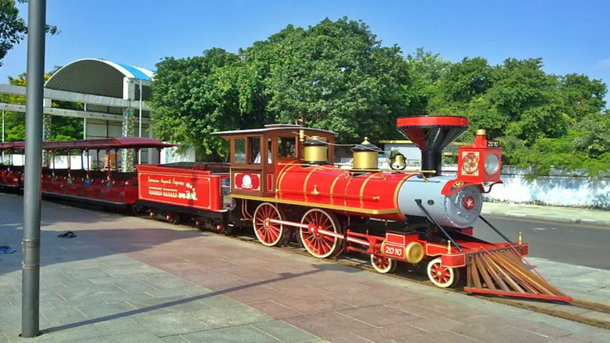 Kankaria Lake: અમદાવાદ કાંકરિયા પરિસરમાં ફરીથી અટલ એક્સ્પ્રેસ ટ્રેન શરુ ...