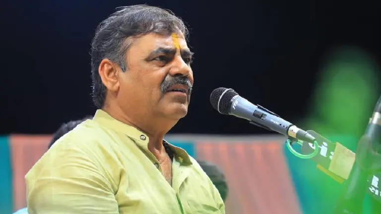 Mayabhai Ahir: ચાલુ ડાયરામાં માયાભાઈ આહીરની તબિયત લથડી, એમ્બ્યુલન્સ ...