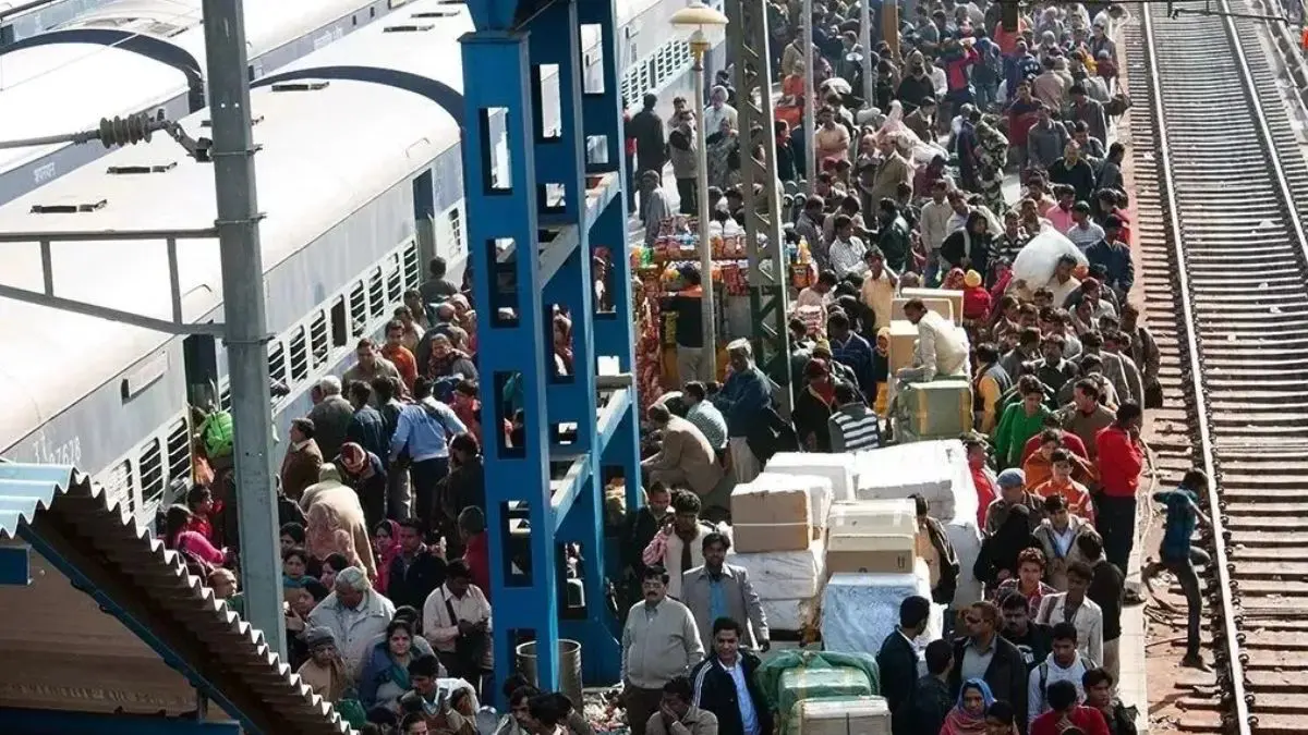 Railway News: ટ્રેનમાં સામાન ખોવાઈ જાય તો ફરિયાદ ક્યા કરવી, જાણો આ ...