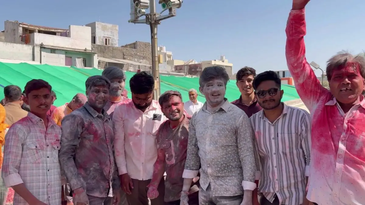 Devbhoomi Dwarka News: યાત્રાધામ દ્વારકામાં ફૂલડોલ ઉત્સવની ઉજવણી, 7 ...