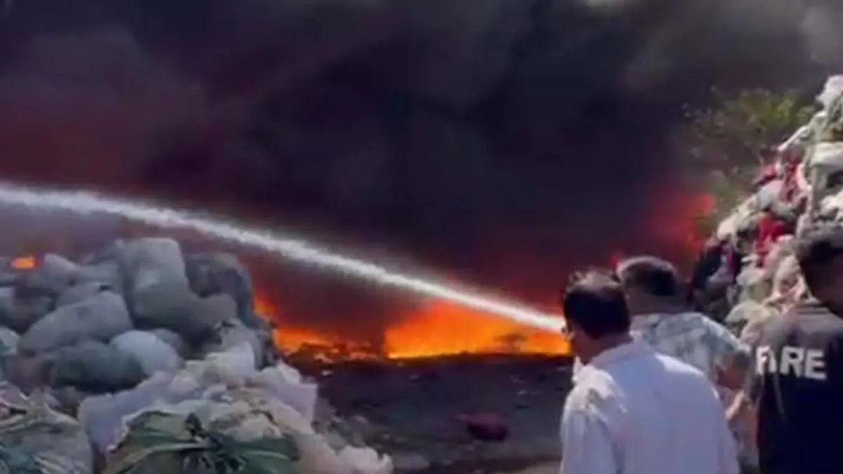 Surat News: સુરતના સચિન વિસ્તારમાં કાપડ અને પ્લાસ્ટિકની કંપનીમાં ભીષણ ...