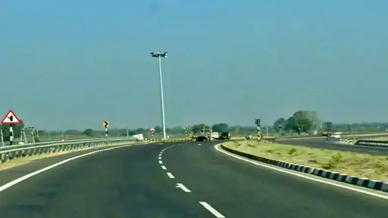 Vadodara: વેસ્ટ પ્લાસ્ટિક માંથી બનશે વડોદરાનો સાધલી-સેગવા સ્ટેટ હાઈવે ...