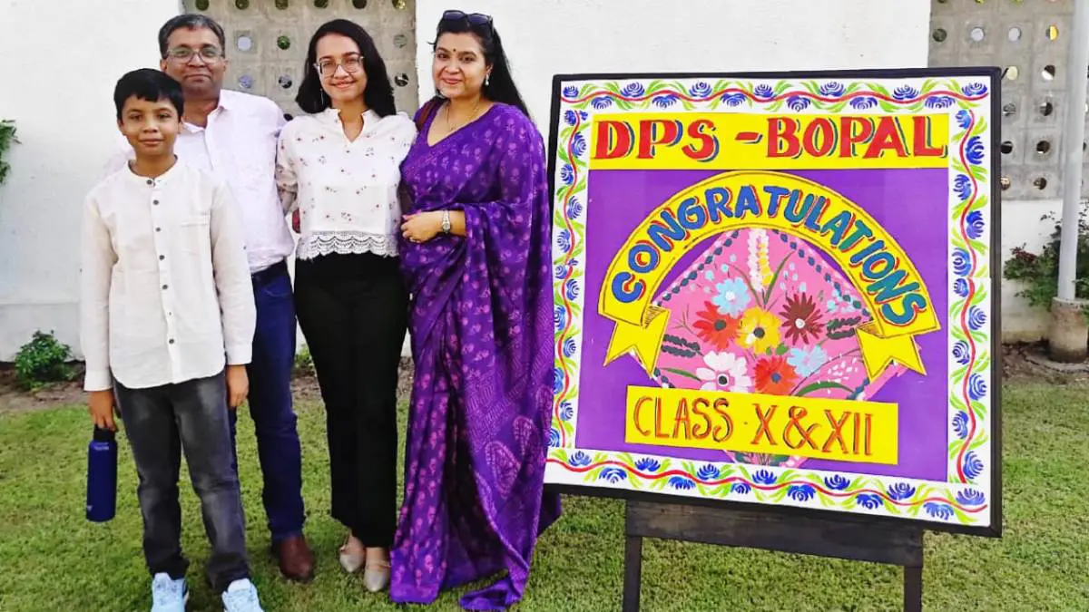 Ahmedabad: CBSE ધોરણ 12માં ટોપ કરનાર ઈશાની દેબનાથ કોણ છે? પોતાની ...