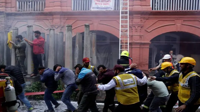 Operation Shield Mock Drill: સાયરન વાગવા લાગી, લોકોને સ્ટ્રેચર પર લઈ ...