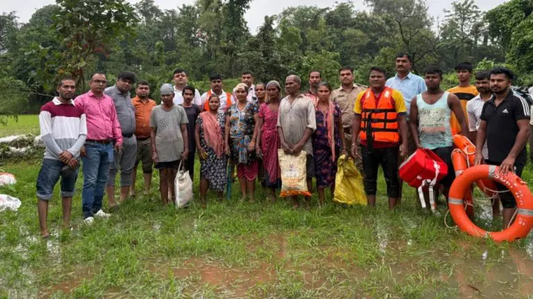 Navsari Flood: નવસારીમાં કાવેરી નદીમાં જળસ્તરમાં વધારો, 8 ખેતમજૂરોનું ...