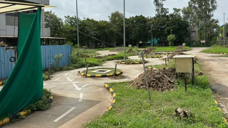 Vadodara: વડોદરા RTOમાં ટેકનિકલ ખામીથી નવો AI ટેસ્ટ ટ્રેક ફરી બંધ ...