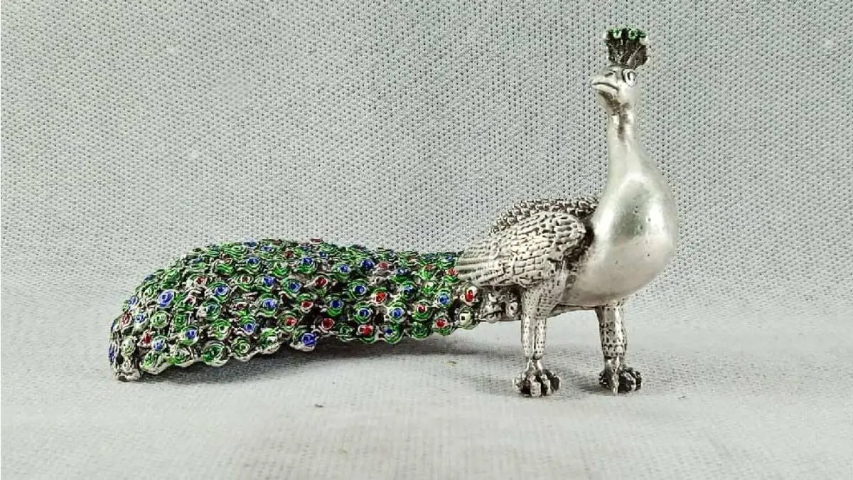 Silver Peacock Vastu: ચાંદીનો મોર ચમકાવી નાંખશે તમારી કિસ્મત, ઘરમાં આ ...