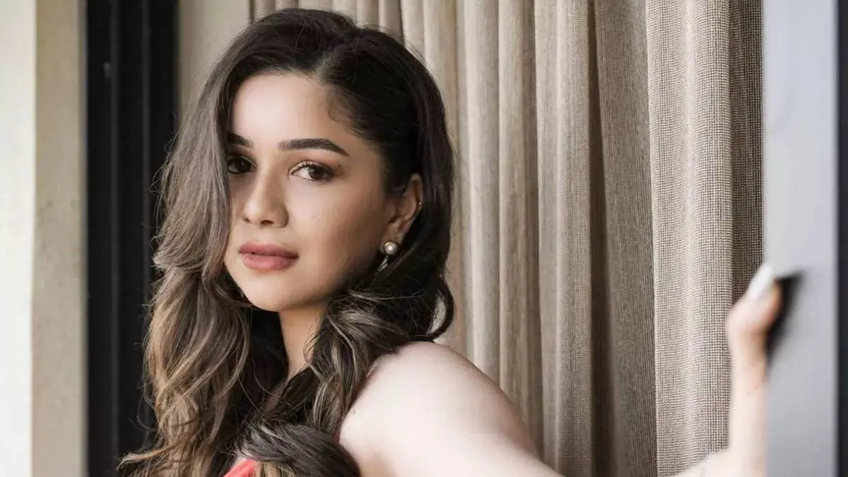 Sara Tendulkar: સારા તેંડુલકરનો કિલર લુક વાયરલ, 2.3 મિલિયન લાઈક્સ સાથે ગ્લેમર જગતમાં છવાઈ; જુઓ ...