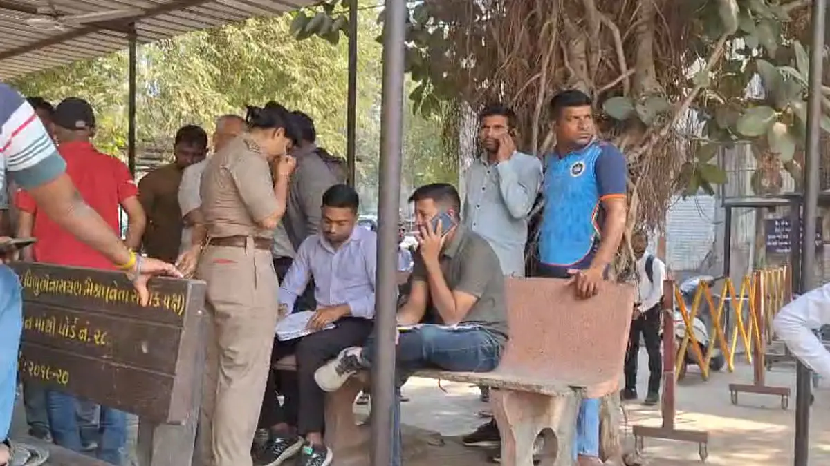 Surat News: ઓલપાડના નાયબ મામલતદારનો આપઘાત; ઘરમાં ગળાફાંસો ખાઇ જીવન ...